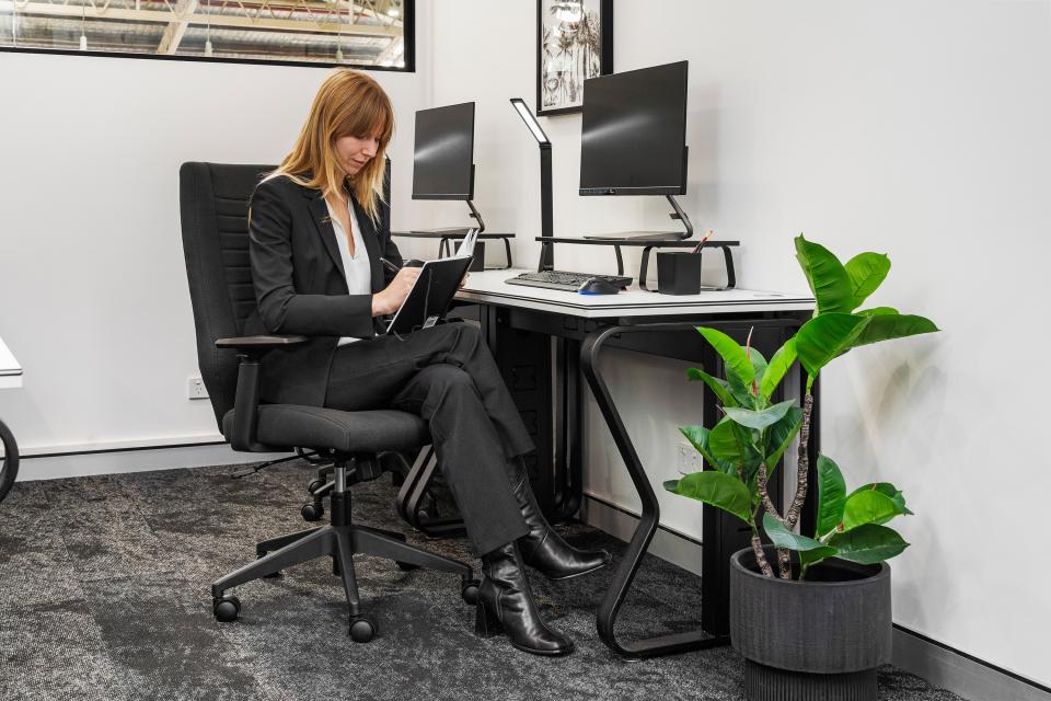 Winc Ambition London Managers Chair Black | Winc