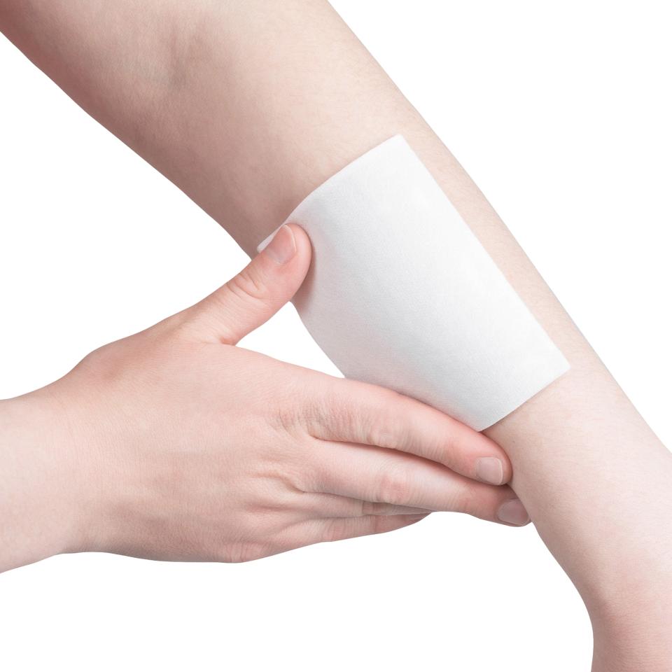 D5 FastAid Non-adherent Dressing 10x10cm Pack 1 | Winc