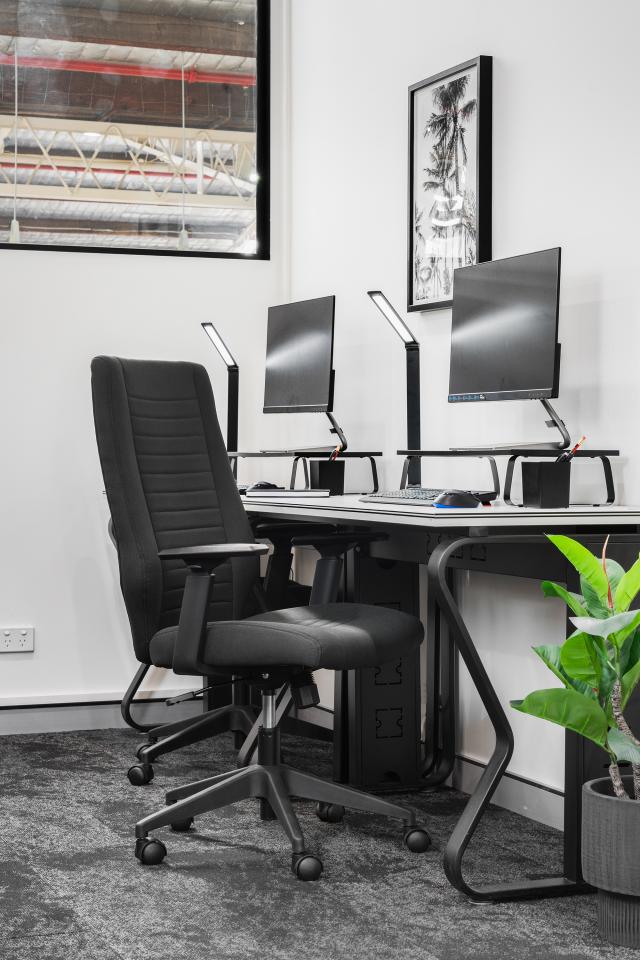 Winc Ambition London Managers Chair Black | Winc