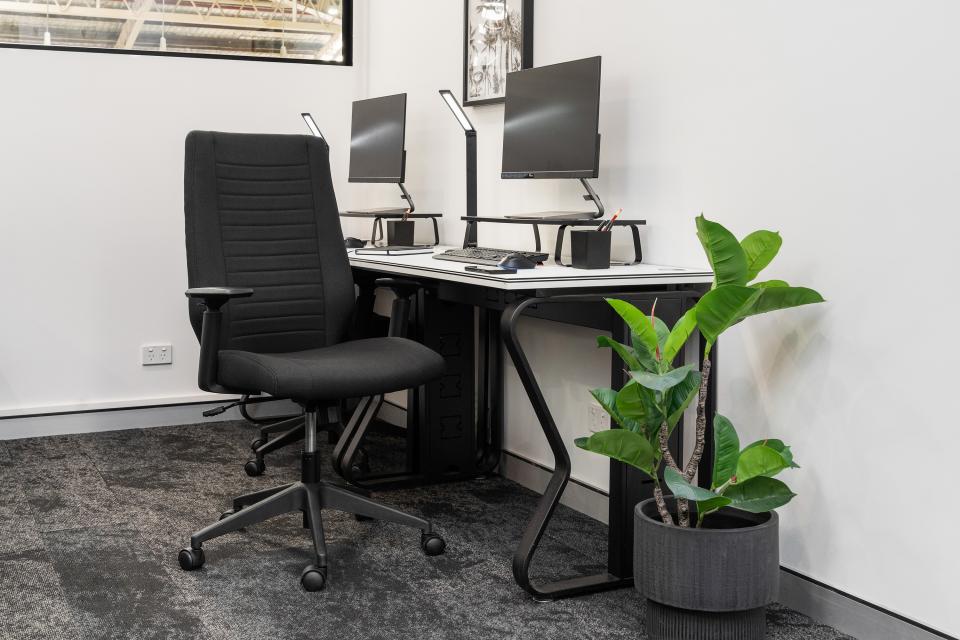 Winc Ambition London Managers Chair Black | Winc