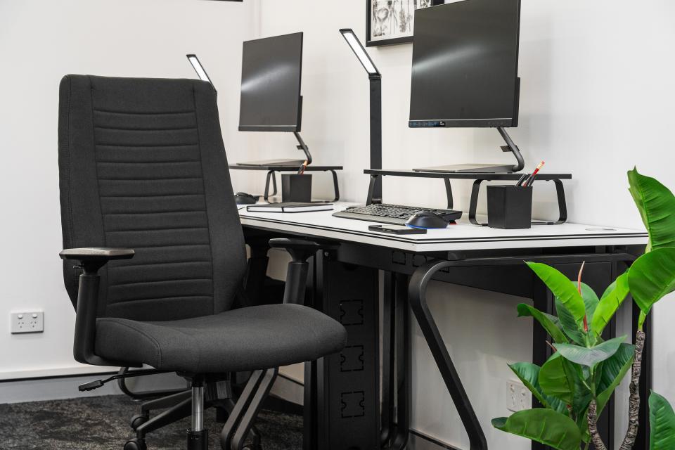 Winc Ambition London Managers Chair Black | Winc