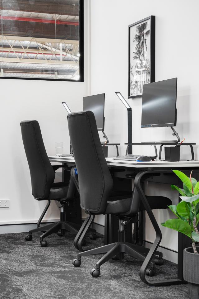 Winc Ambition London Managers Chair Black | Winc